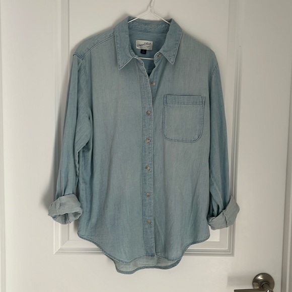 Universal Thread | Tops | Universal Thread Chambray Shirt | Poshmark
